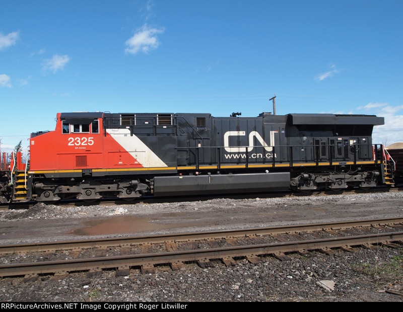 CN 2325